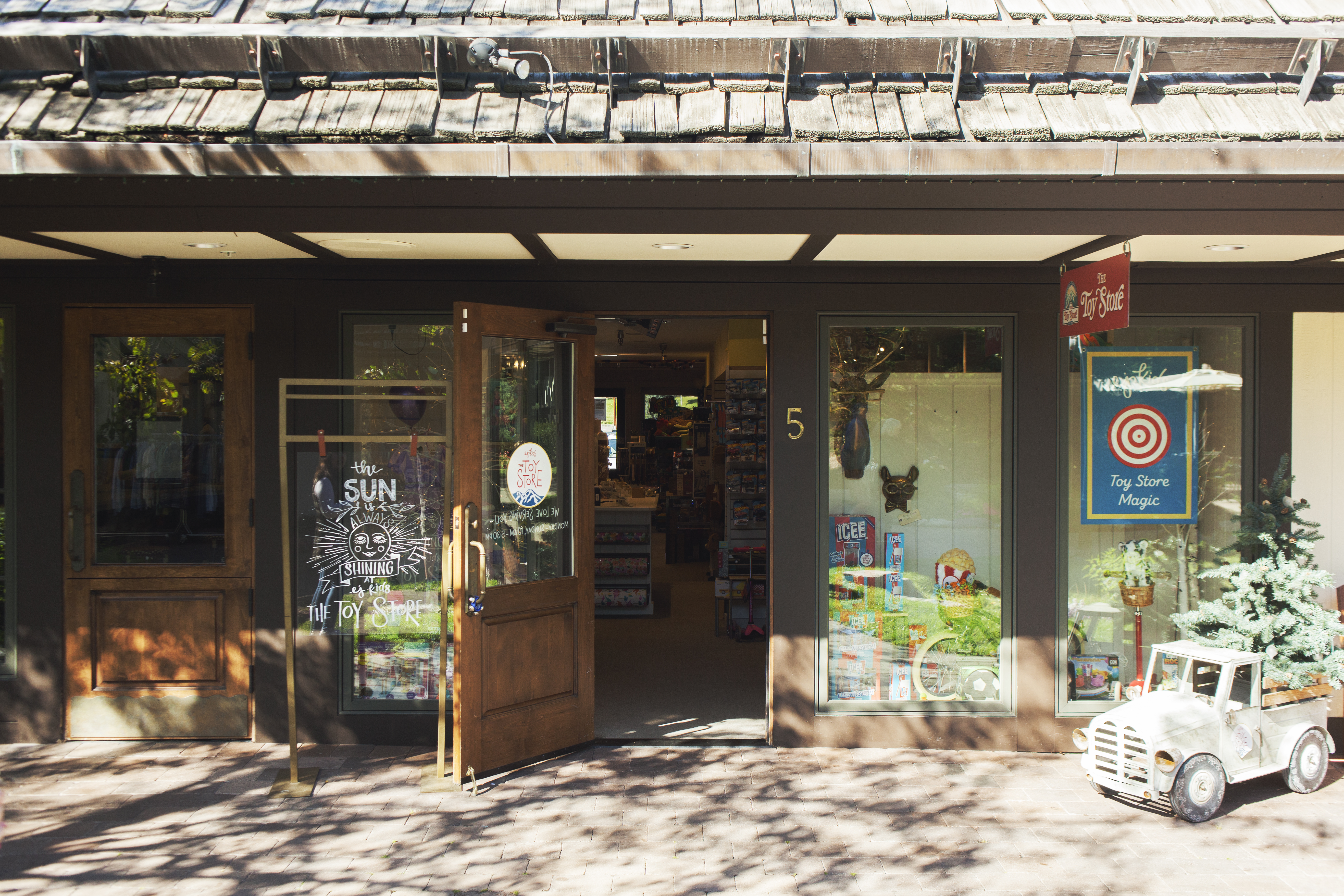 Shop the Best: Sun Valley Stores | Sun Valley